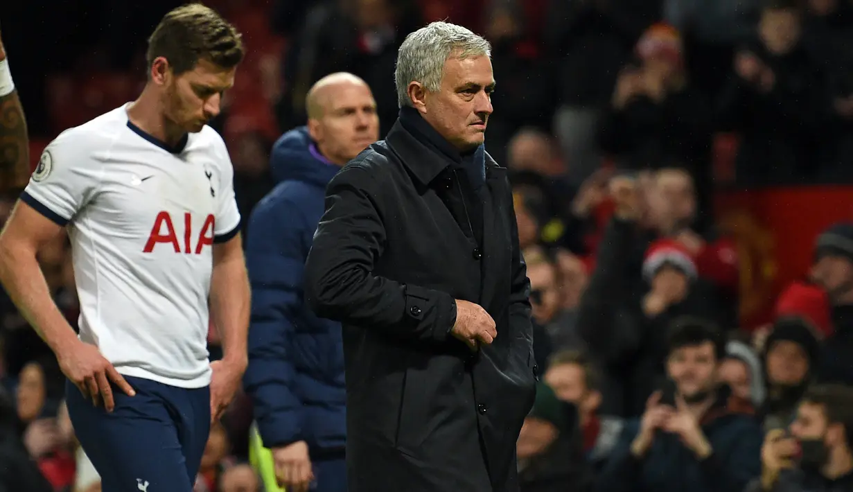 FOTO: Wajah Kecewa Jose Mourinho di Old Trafford - Foto Liputan6.com
