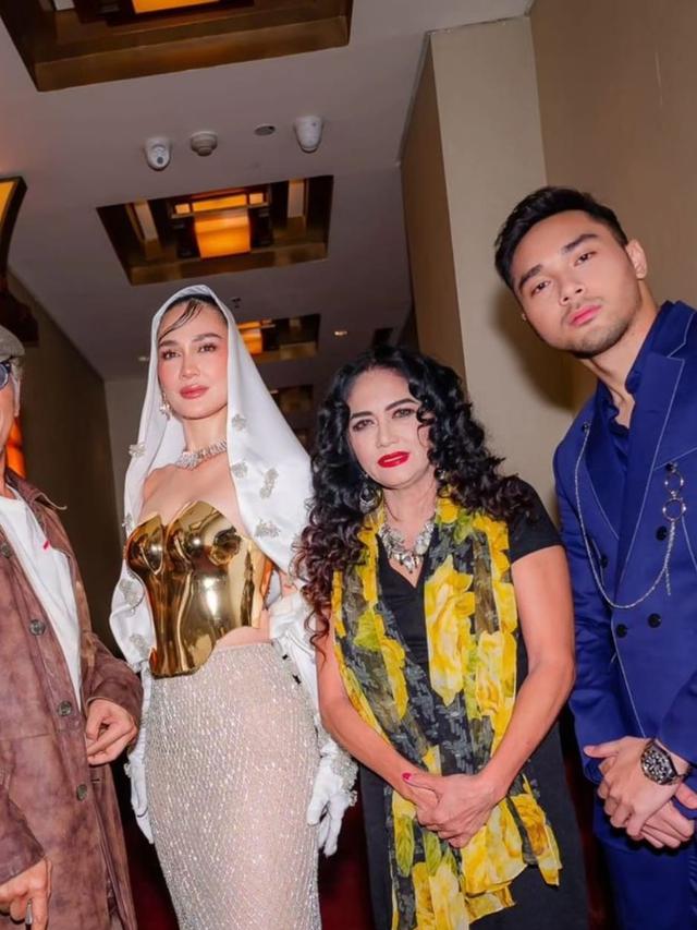 7 Potret Terbaru Sally Marcelina Usai Vakum 20 Tahun, Bikin Pangling