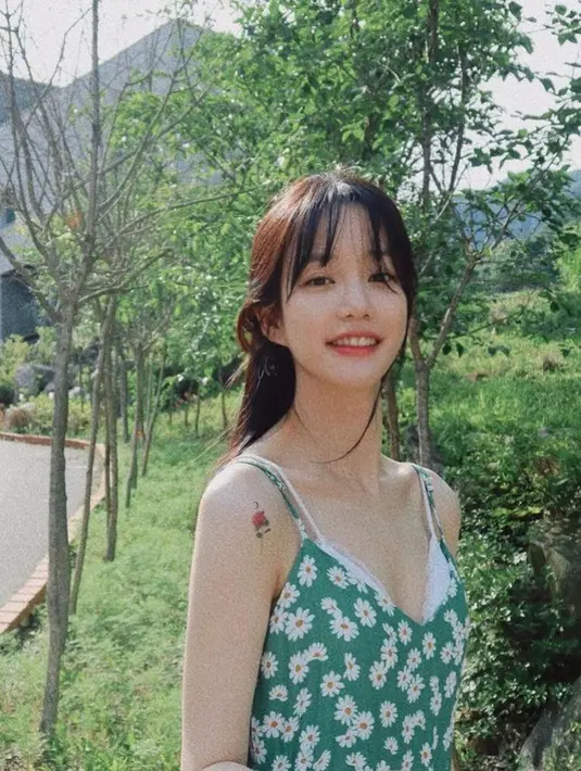 8 Gaya Girly Lee Yubi, Aktris yang Digosipkan Berpacaran dengan Jungkook BTS - Photo Fimela.com