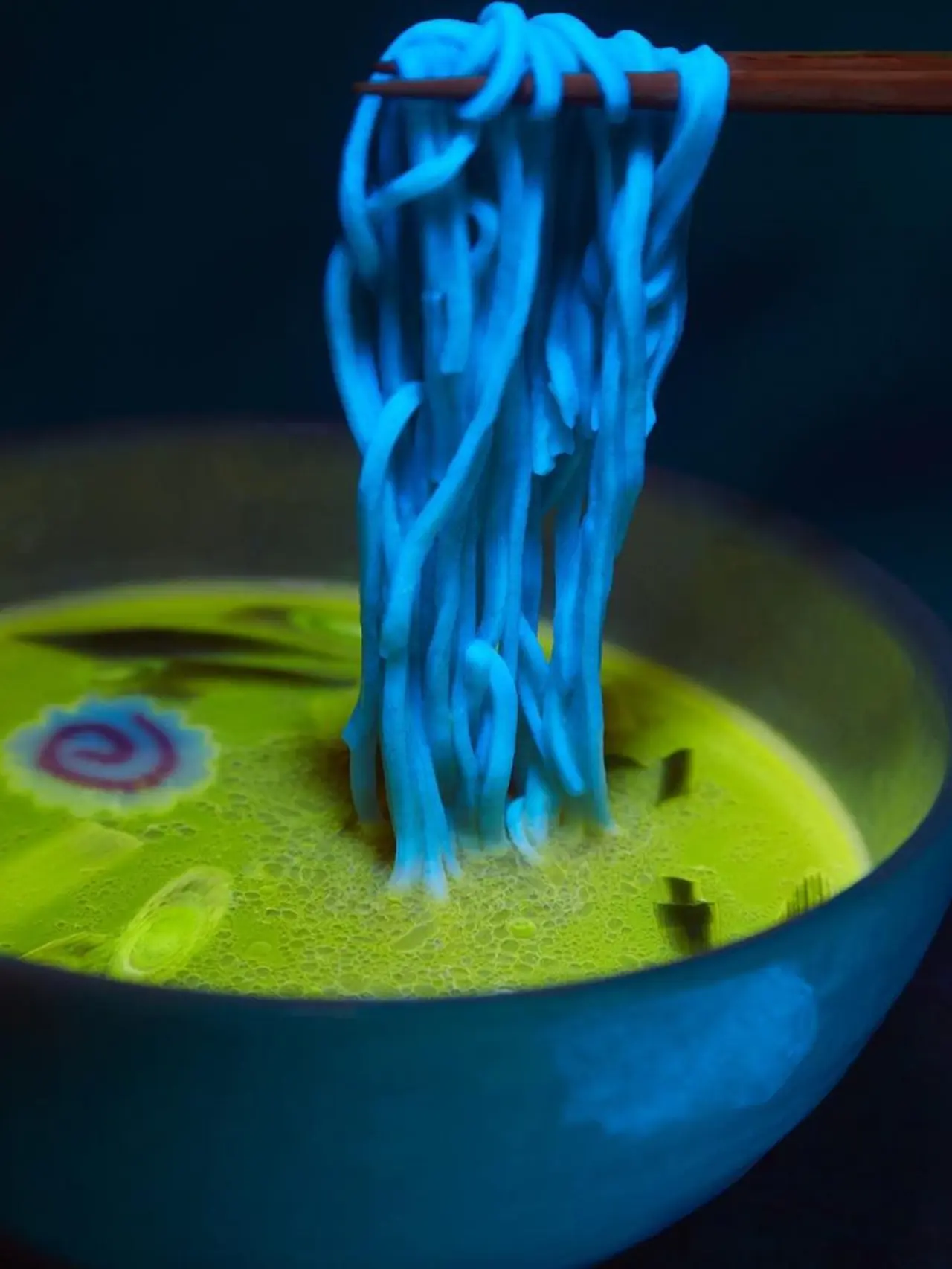 Terinspirasi Mahluk Mistis, Begini Wujud Ramen Glow In The Dark Pertama ...