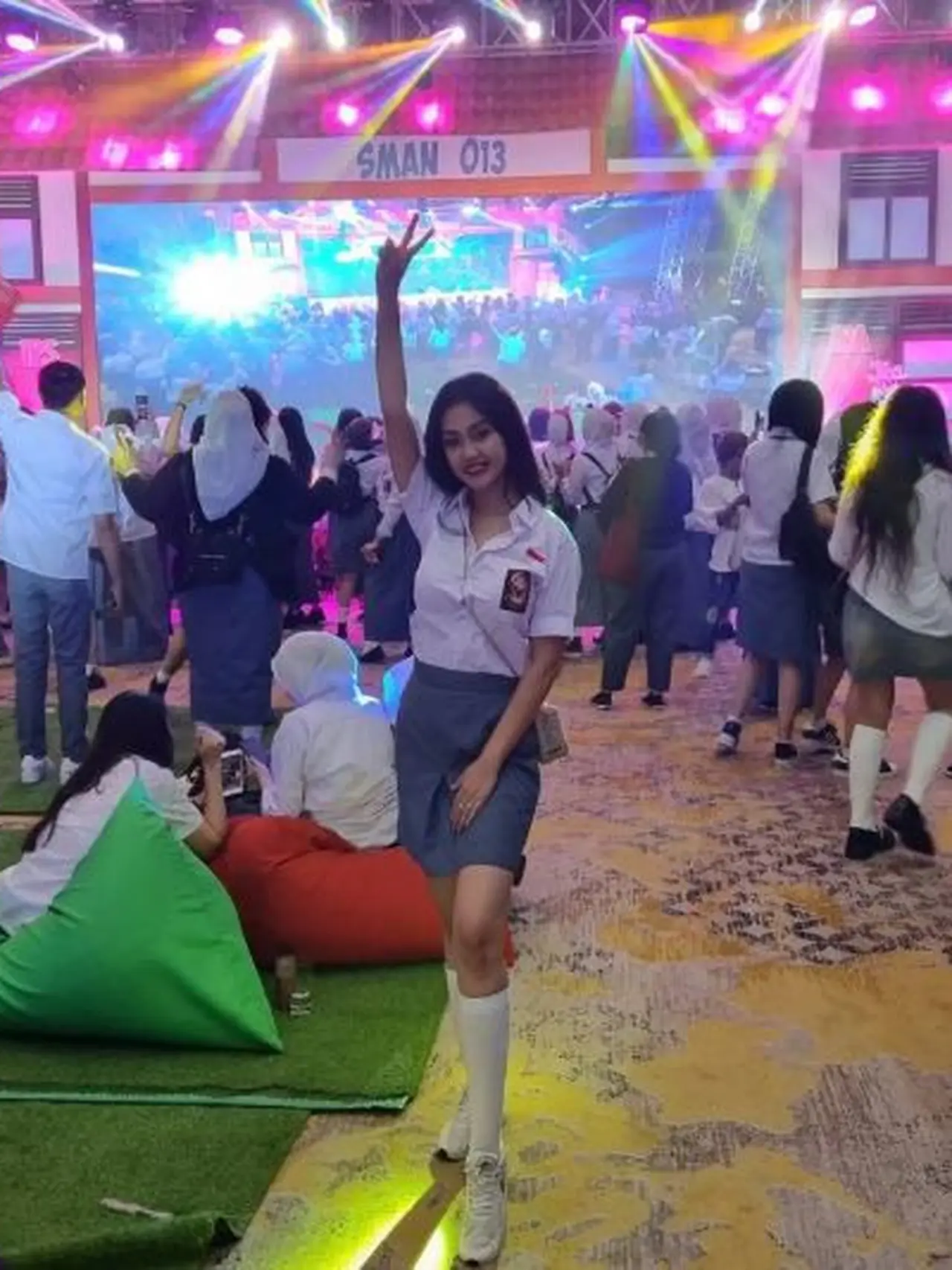 7 Potret Cantiknya Nia Anggia, Adik Mendiang Julia Perez dengan Seragam SMA
