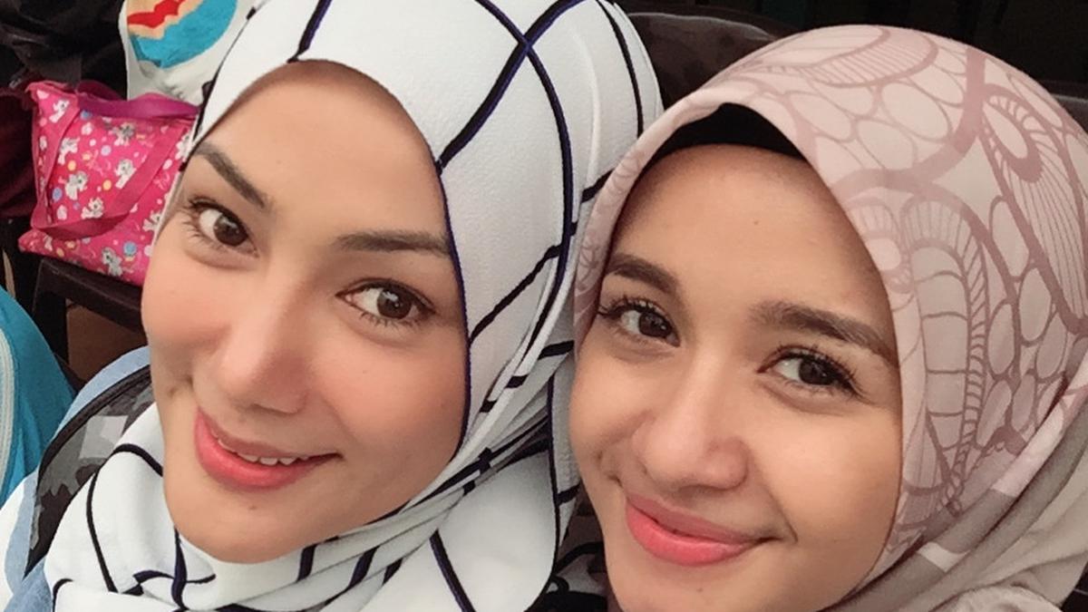 Foto Bareng Laudya Cynthia Bella, Erra Fazira Kok Bikin Baper? - Entertainment Fimela.com