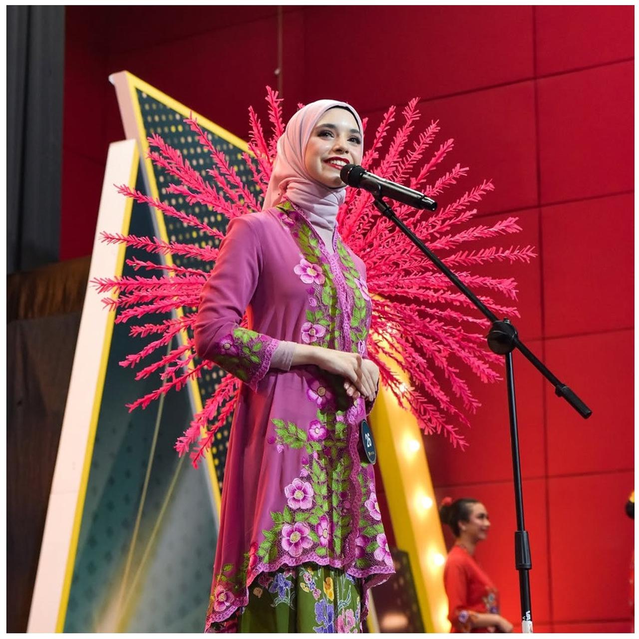 7 Potret Isabel Azhari Putri Ayu Azhari Raih Gelar None Jakarta Selatan 2025 Showbiz