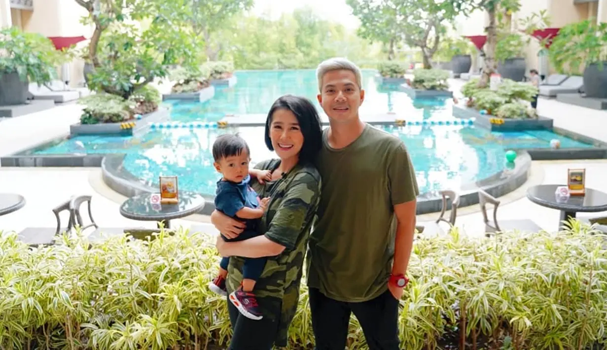 FOTO: Potret Bahagia Ardina Rasti Liburan Bersama Anak dan Suami - Foto ...