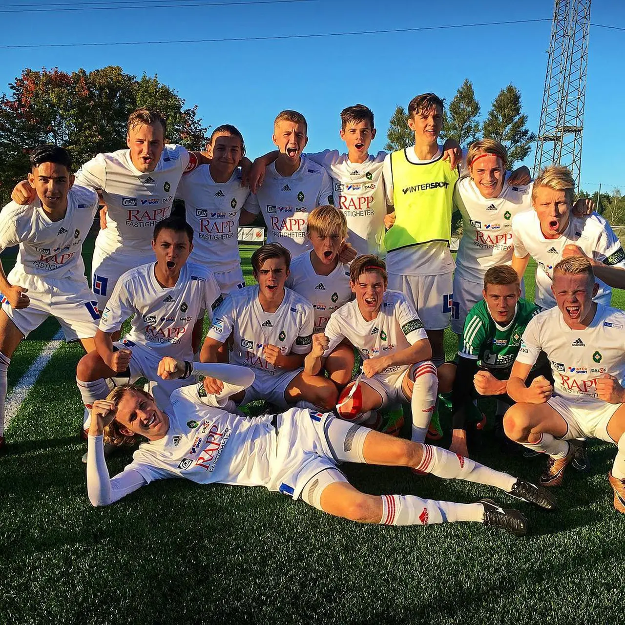 6 Potret Transformasi Nyoman Paul Aro, Pernah Jadi Pemain Bola di ...