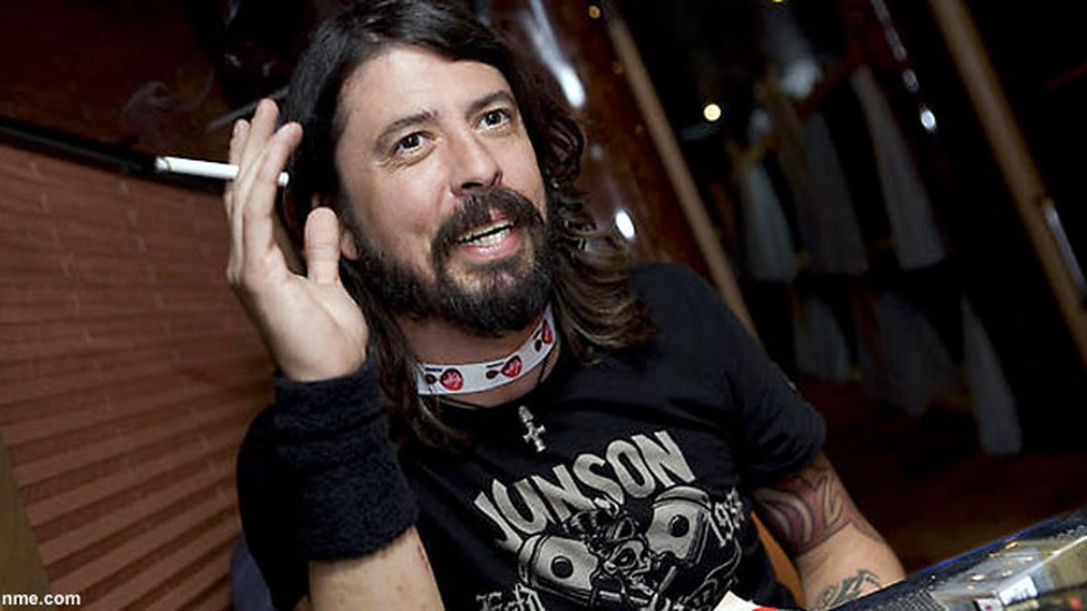 Ini Alasan Dave Grohl Tak Pernah Membawakan Lagu Nirvana - ShowBiz ...