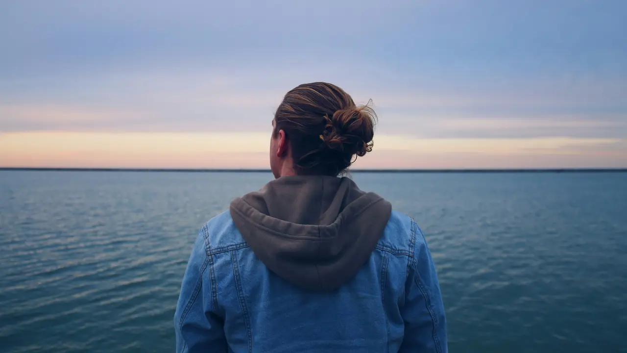 13 Model Rambut Panjang Pria Terkeren dan Rapi