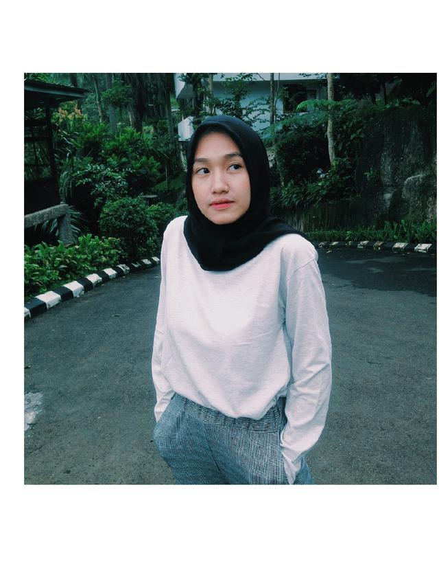 6 Pesona Hafna Alliya Gusman, Istri Angga Putra 'Anak Langit' - Hot Liputan6.com