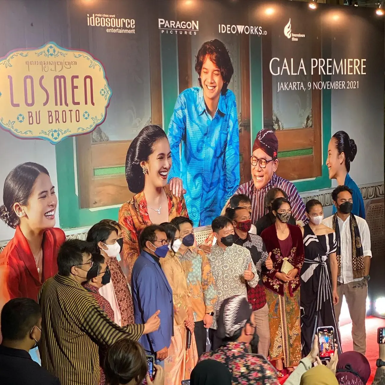 Diadaptasi dari Serial TV Lawas, Ini 6 Potret Gala Premiere Film Losmen ...