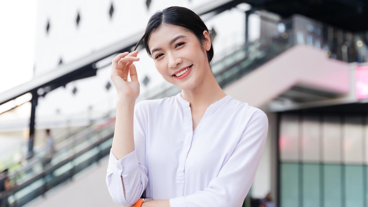 8 Tanda Seseorang Menganggapmu Orang yang Good Looking - Lifestyle ...