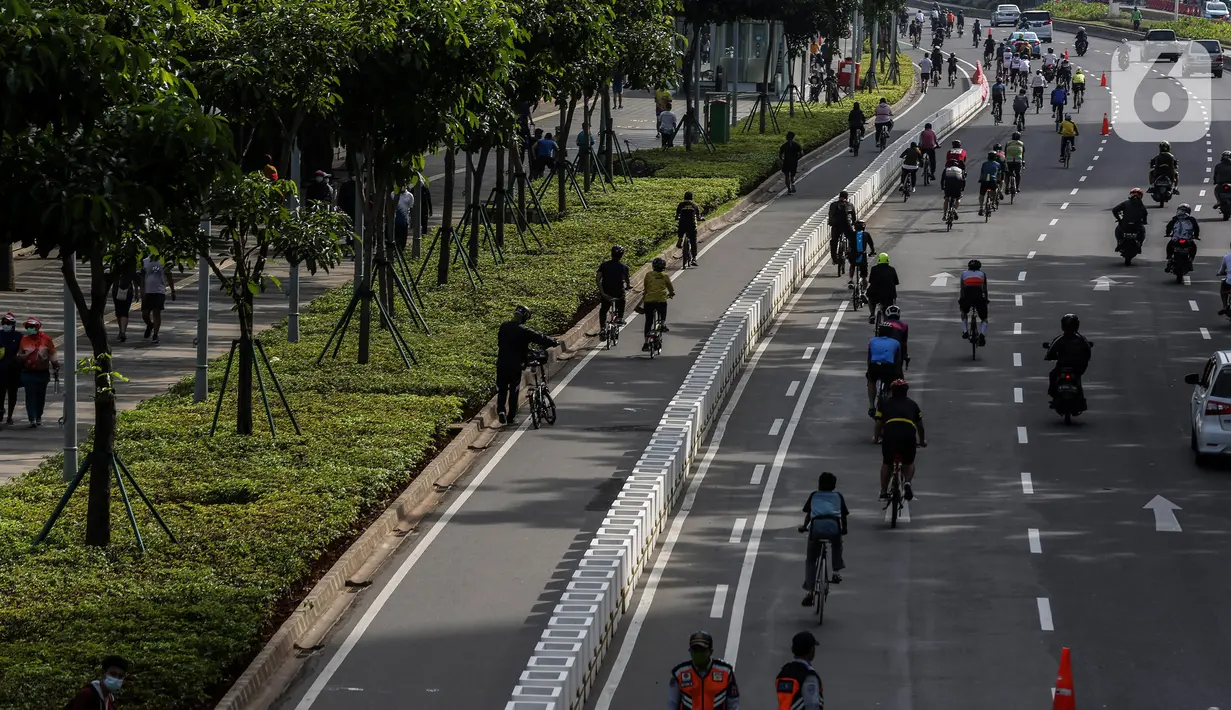 FOTO: Lagi Uji Coba, Masih Banyak Pesepeda Melintas di Luar Jalur ...