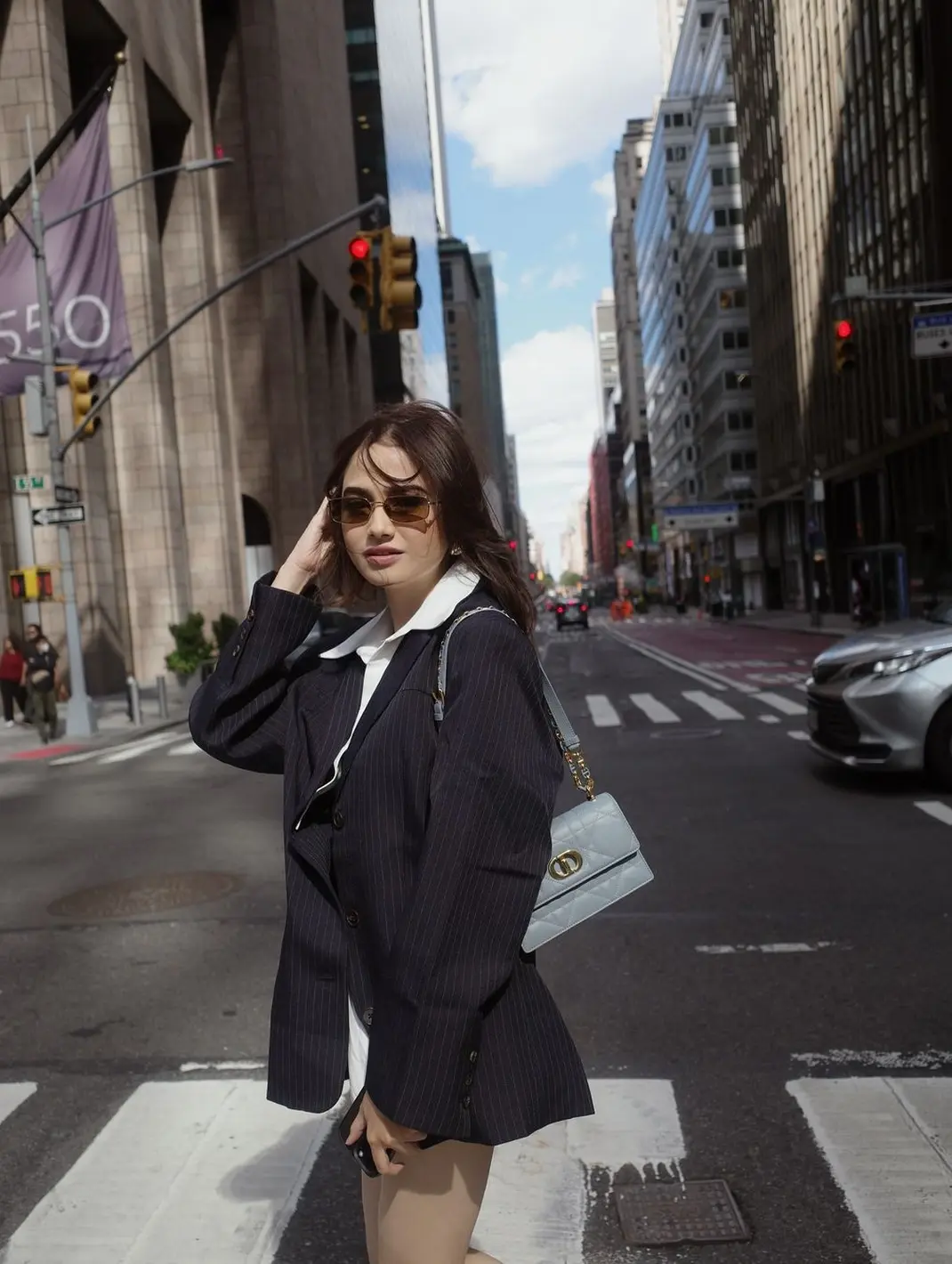 8 Potret Cantik Syifa Hadju selama di New York dengan Gaya Preppy ...