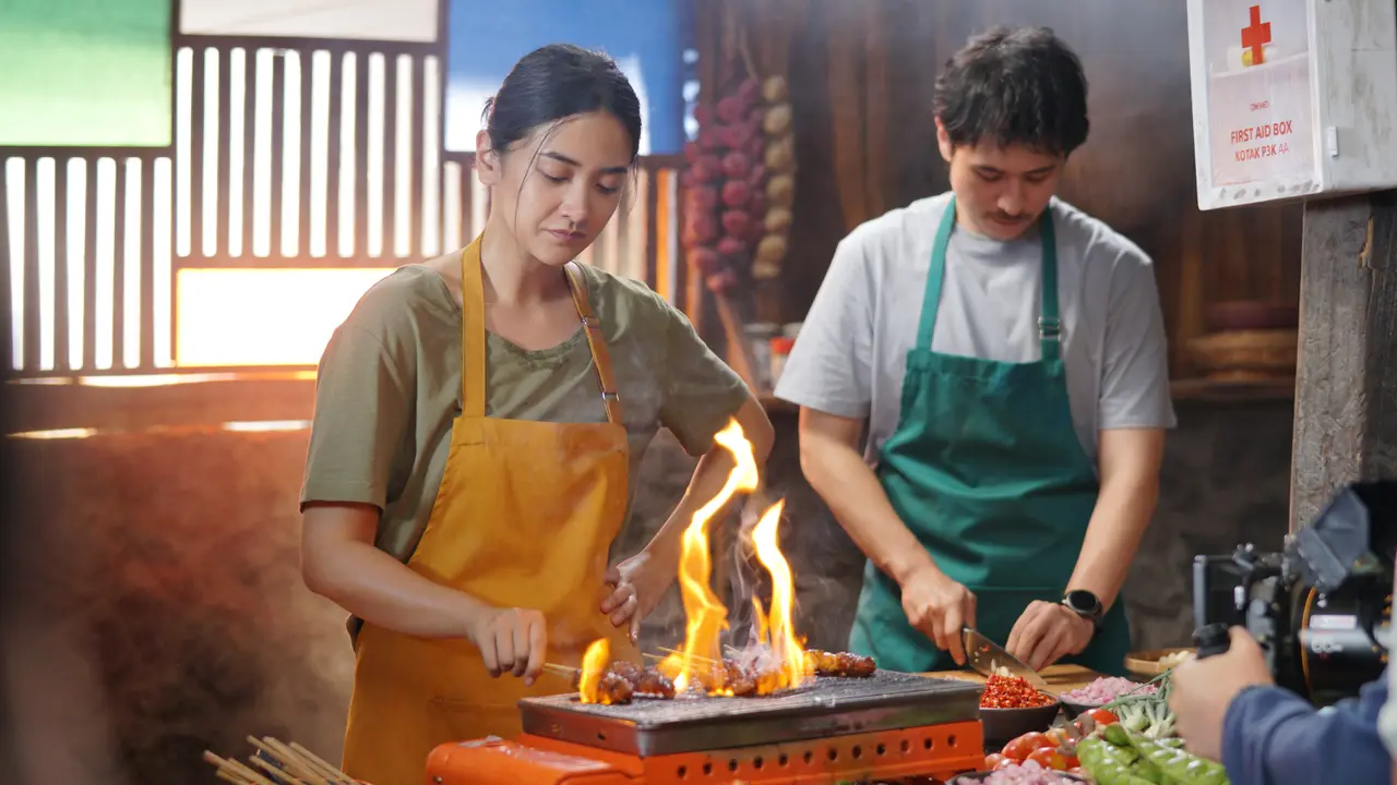Film Rahasia Rasa yang Angkat Kuliner Indonesia Tayang Hari Ini, Jerome Kurnia Jadi Chef yang ...