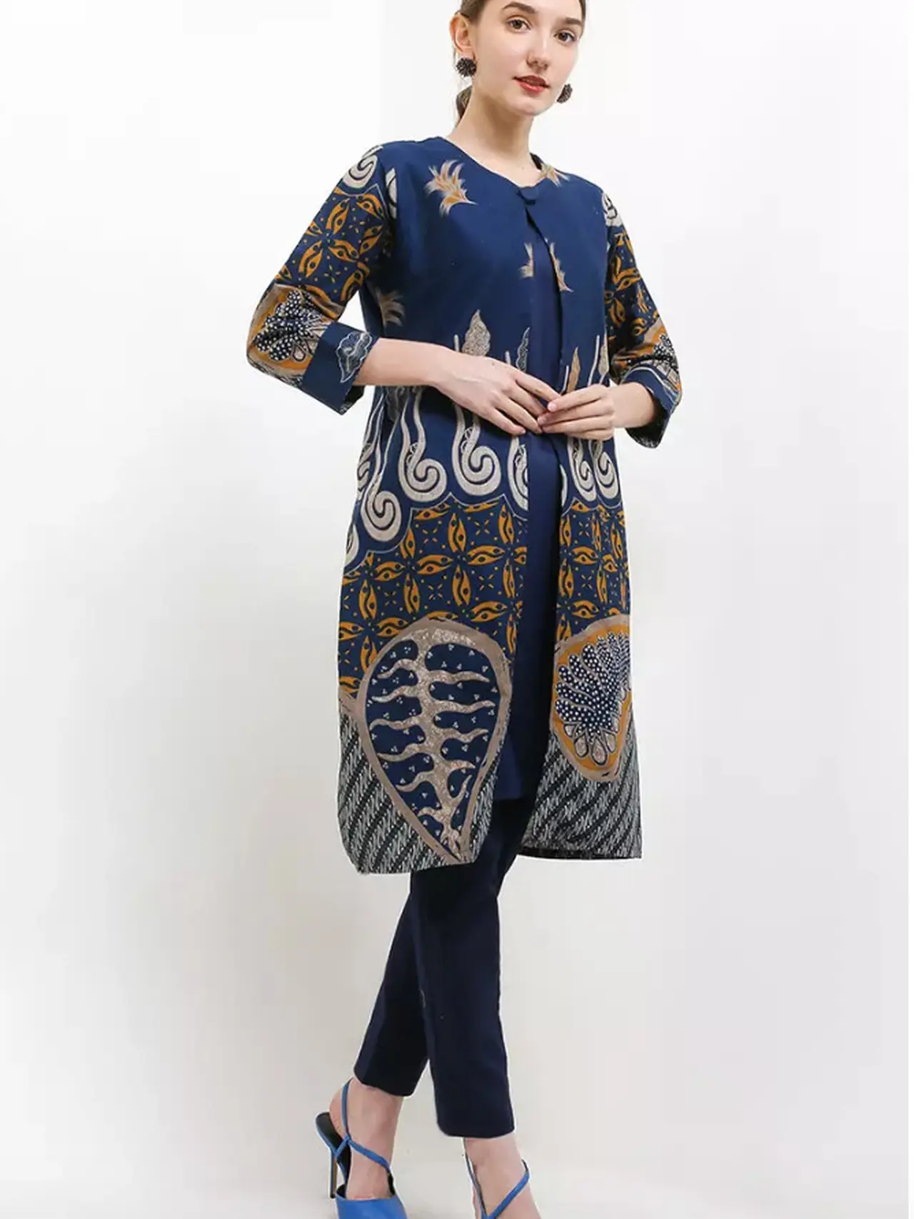 7 Model Batik Tunik Wanita, Stylish untuk Kerja hingga Acara Formal - Citizen6 Liputan6.com