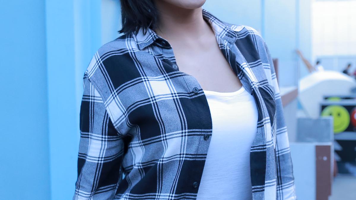 Gaya Rambut Skinhead, Denada Dibully di Sosial Media