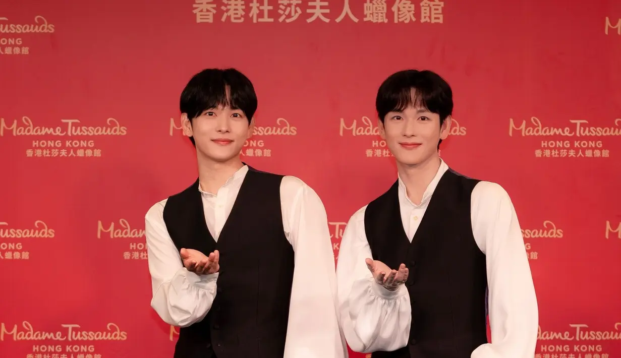 Im Siwan Pose dengan Patung Lilinnya di Madame Tussauds, Mirip Banget ...