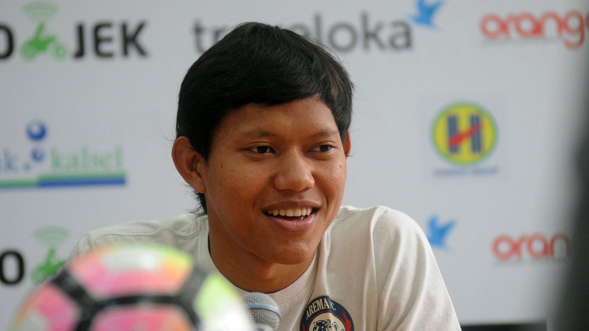 Ini Cara Adam Alis Menghadapi Tekanan Publik Arema - Indonesia Bola.com