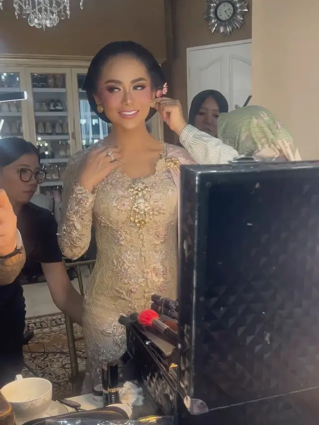 6 Potret Krisdayanti Pakai Kebaya Putih, Pesona Sang Diva Dikagumi Reza Artamevia Hingga Siti ...