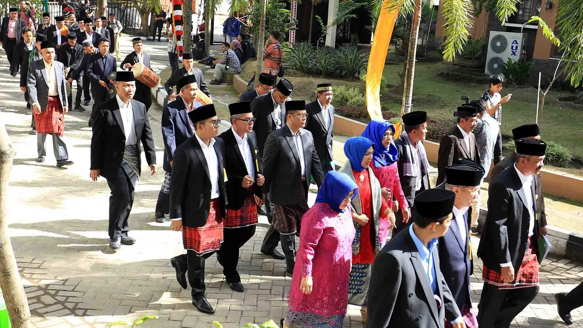 Pesta Adat Kahiyang Ayu-Bobby Nasution, Prosesi Mangalo Alo Mora ...