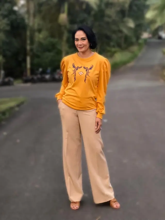 6 Potret Terbaru Dian Nitami di Usia 50 Tahun, Tetap Awet Muda - Hot Liputan6.com