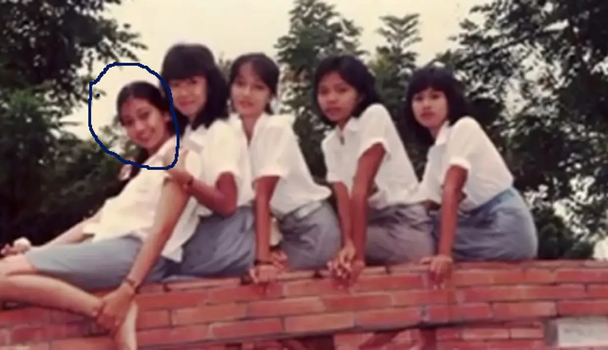 7 Potret Jadul Ayu Azhari saat SMA - Photo Fimela.com