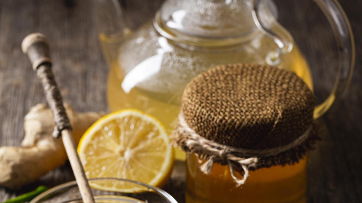 Resep Teh Lemon Madu Hangat untuk Teman Kue Kukus - Food Fimela.com