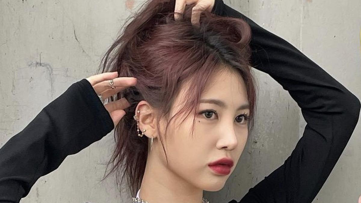 7 Fashion Jamie Penyanyi Asal Korea Kenakan Pakaian Serba Hitam - Photo ...