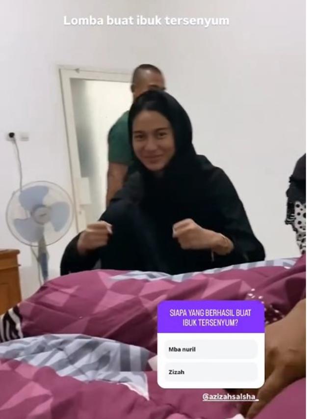 6 Potret Azizah Salsha Berbusana Serba Hitam saat Ziarah, Bertemu ...