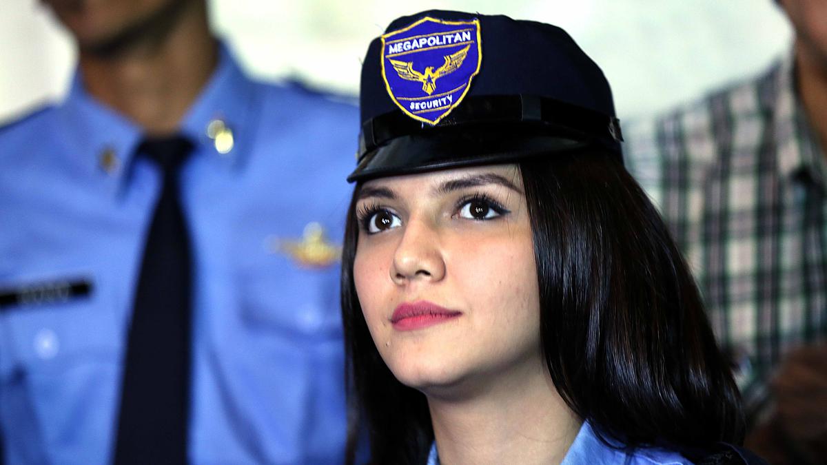 Alexa Key Jadi Security Cantik