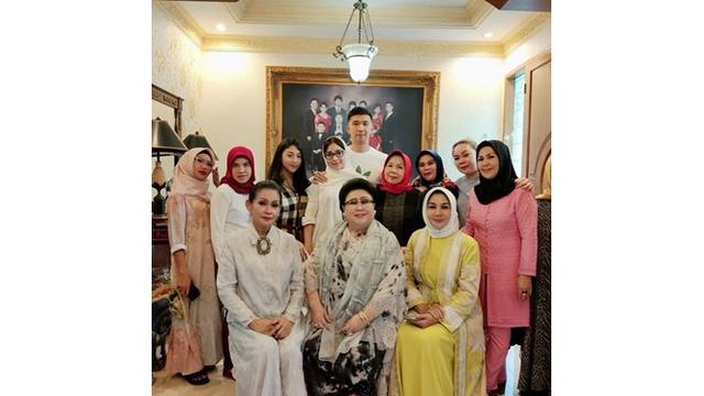 Menantu Idaman, Ini 6 Momen Kedekatan Nikita Willy dengan Ibu Indra ...