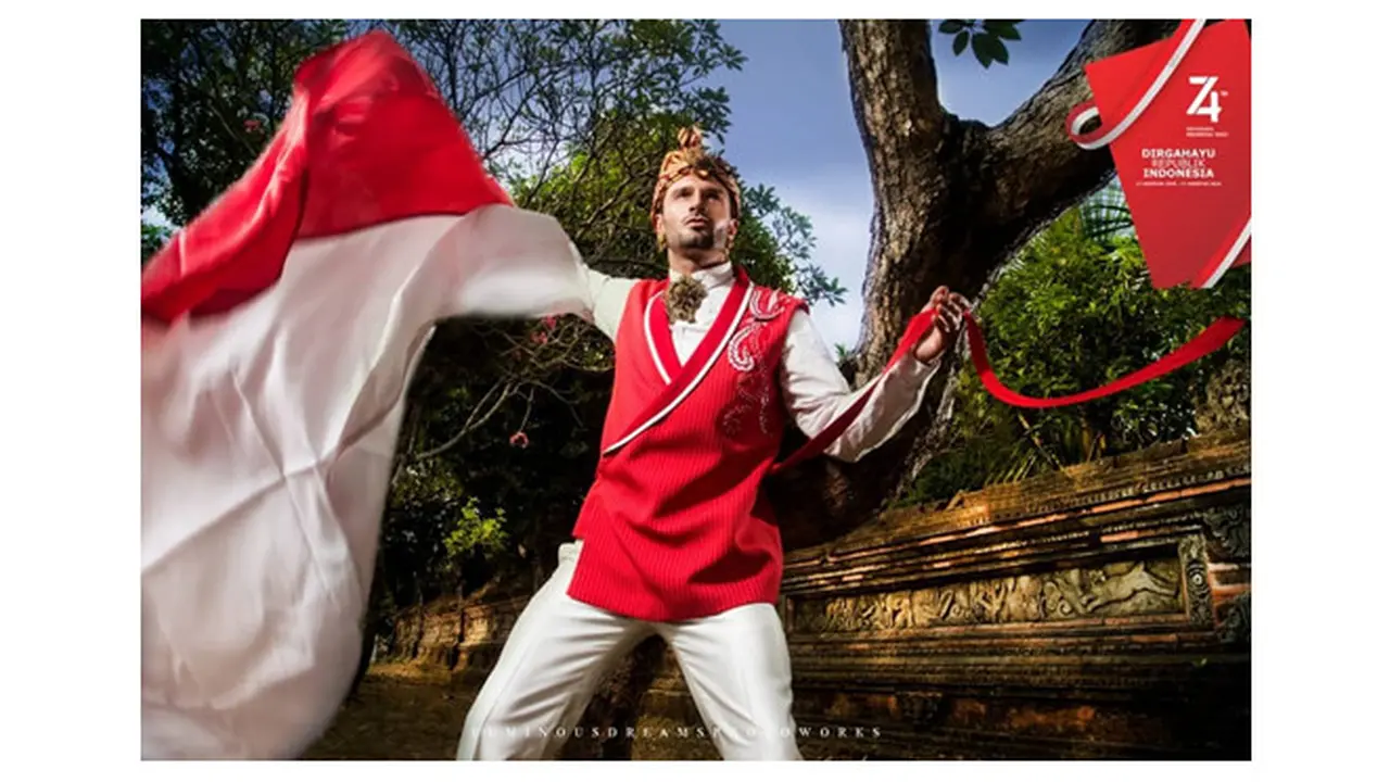 6 Potret Chris Leitner, Bule Tampan yang Dikabarkan Dekat dengan Elly Sugigi - Hot Liputan6.com