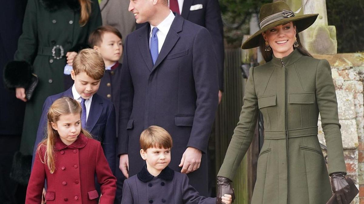 Gaya Menggemaskan Pangeran Louis Perdana Ikut Acara Natalan Kerajaan ...