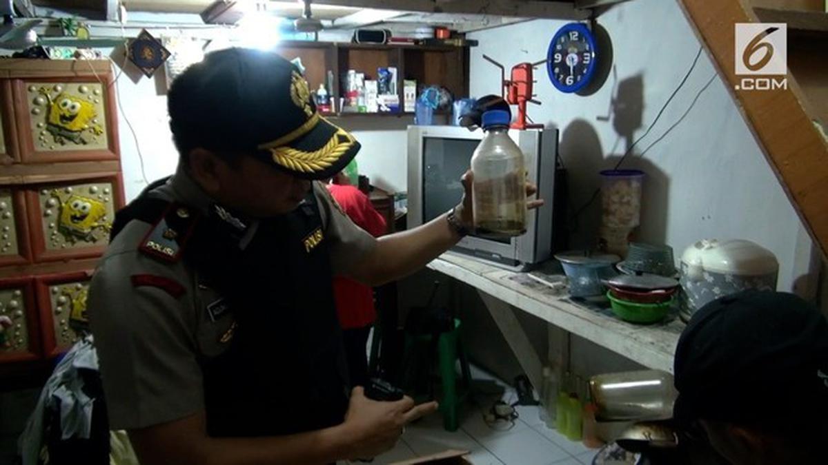 VIDEO: Polisi Gerebek Rumah Kontrakan Sarang Narkoba - Regional ...