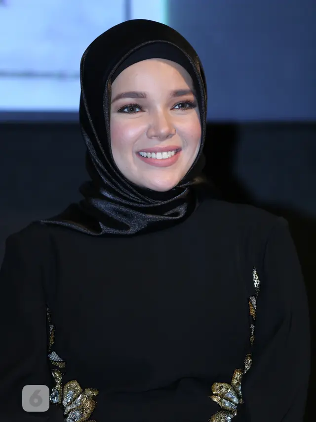 Wingkorolls Dewi Sandra Menempelkan Branding Wonderful Indonesia ...