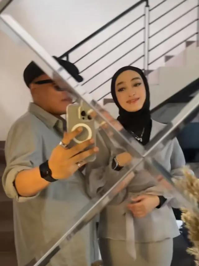 7 Potret Sule dan Santyka Lepas Rindu Sepulang dari Eropa, Romantis - Hot Liputan6.com