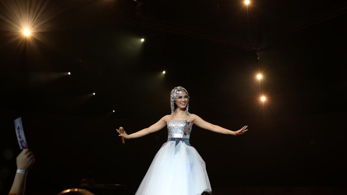 REVIEW KONSER Metamorfosa Andien, Liar Penuh Cerita Mengejutkan