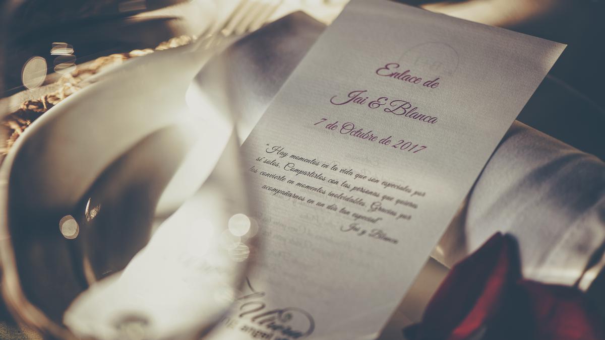 15 Jenis Font untuk Desain Undangan Nikah, Indah dan Bergelombang