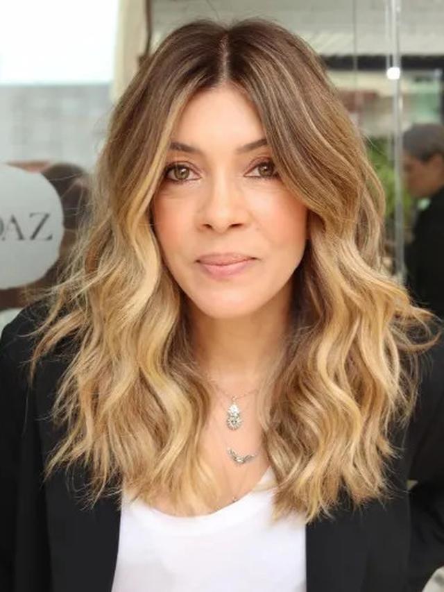 15 Warna Rambut untuk Wanita Usia 30-an, Bikin Tampil Awet Muda