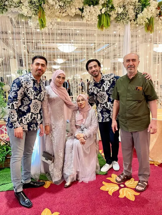 Potret Harmonis Reza Zakarya Bareng Keluarga, Dampingi Saat Menikah ...