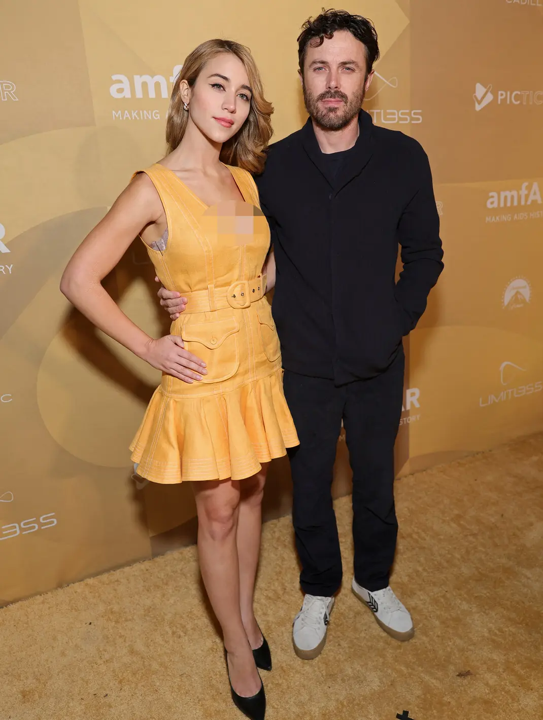 Makin Lengket, Casey Affleck Gandeng Caylee Cowan di amfAR Gala Los ...