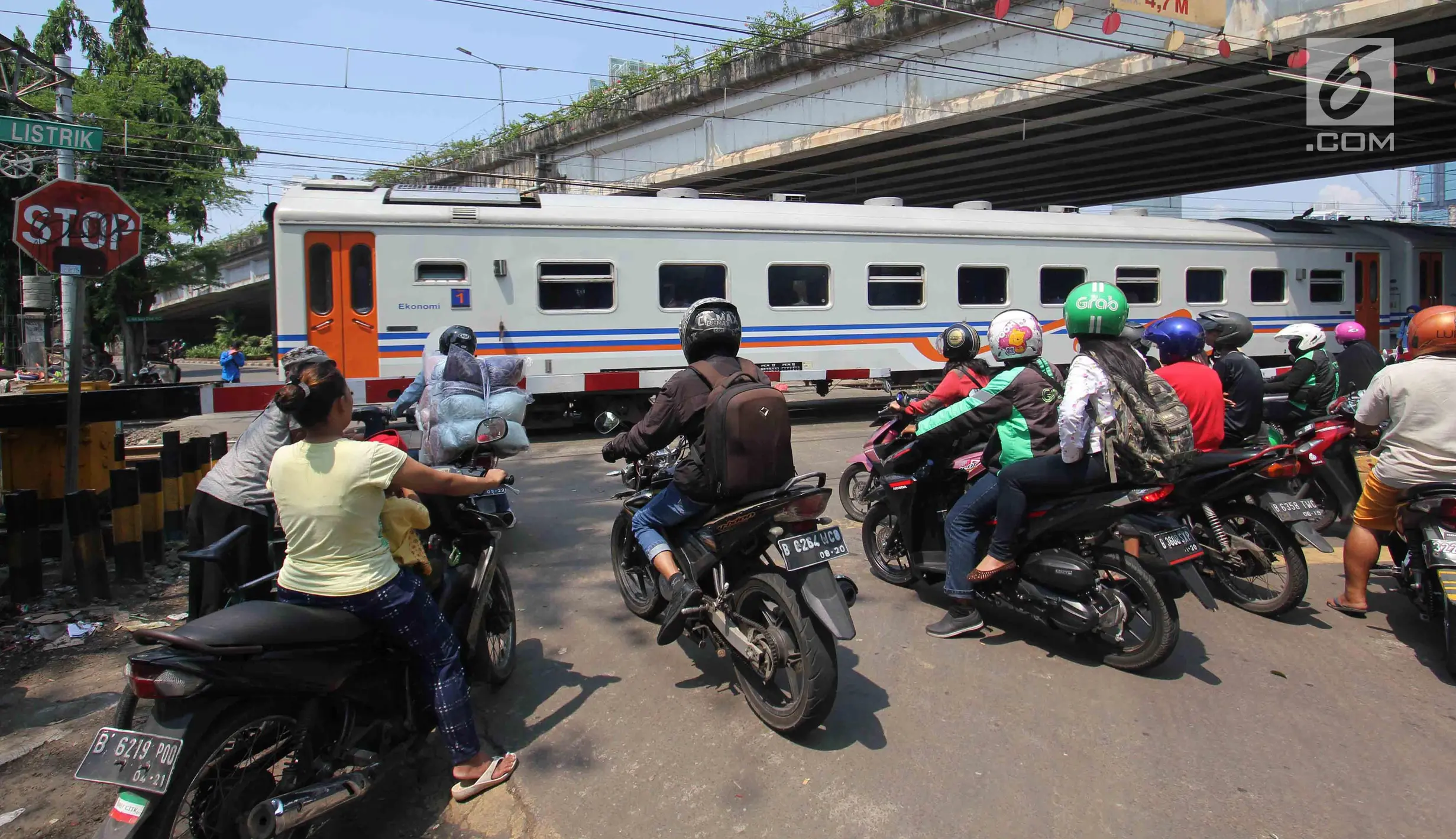 PHOTO: Dianggap Jadi Penyebab Kemacetan, Perlintasan di Jalan KH Mas ...
