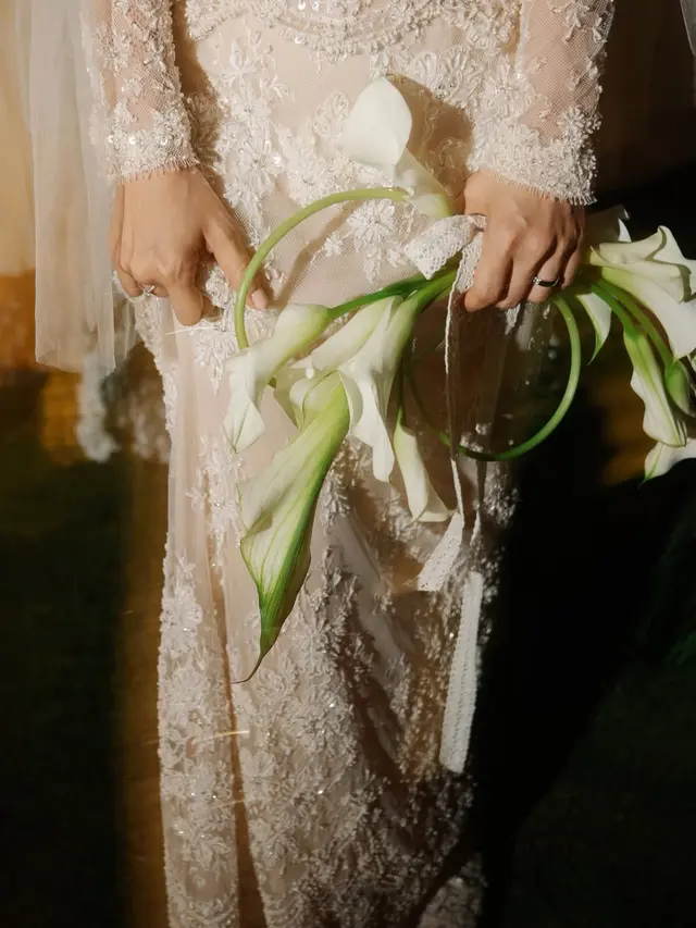 5 Potret Detail Gaun Andien di Perayaan 10 Tahun Pernikahan, Tema ...