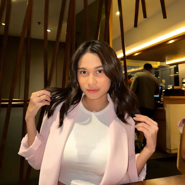 7 Potret Azizah Salsha, Putri Anggota DPR RI Calon Istri Pratama Arhan - Hot Liputan6.com