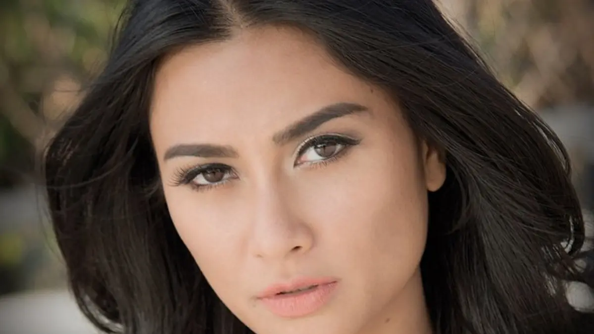 Unggah Foto, Uli Auliani Buat Netizen Salah Fokus - Entertainment ...