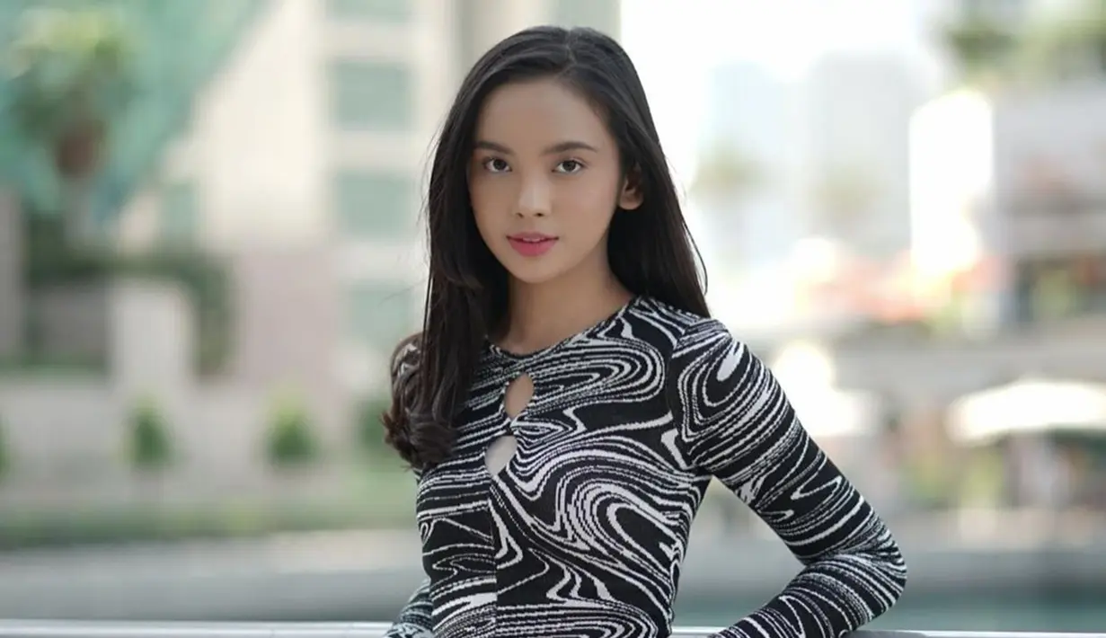 FOTO: Pesona Lyodra dengan Gaya Kasual, Tampil Stylish - Foto Liputan6.com