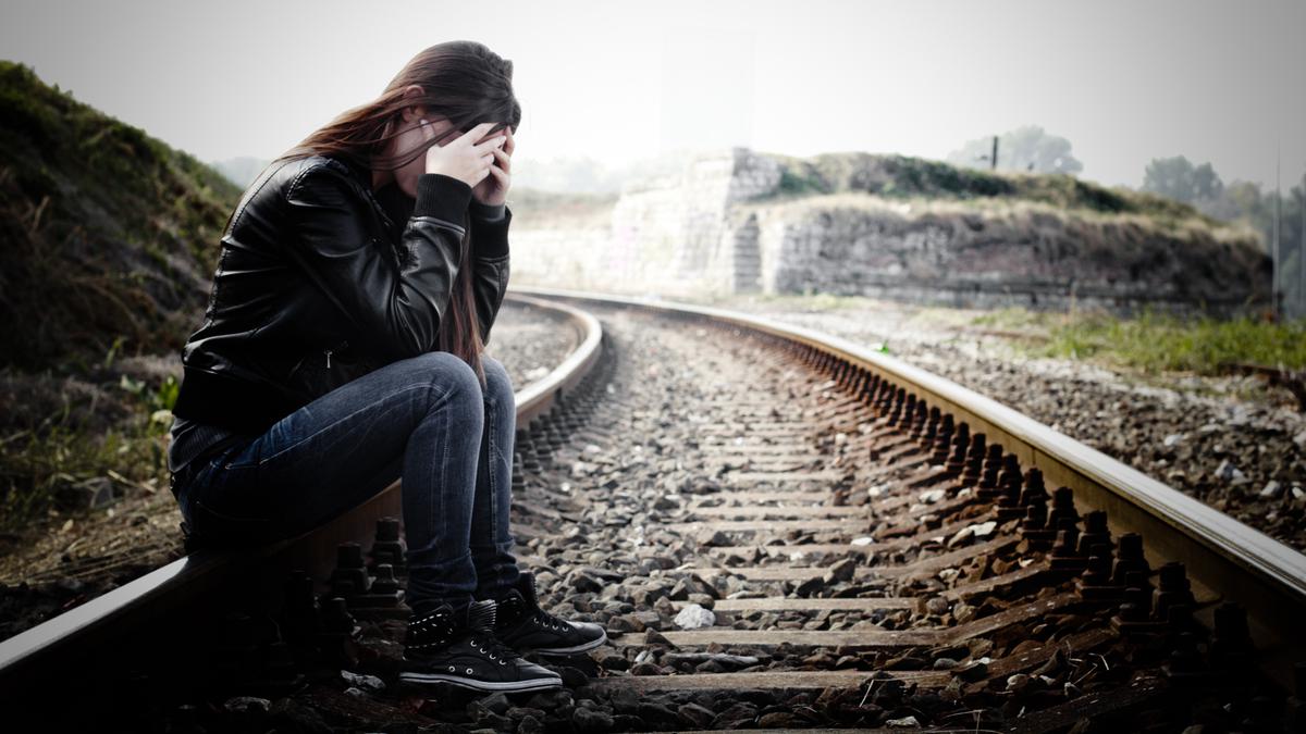 4 Tanda Anda Sedang Kesepian - Health Liputan6.com