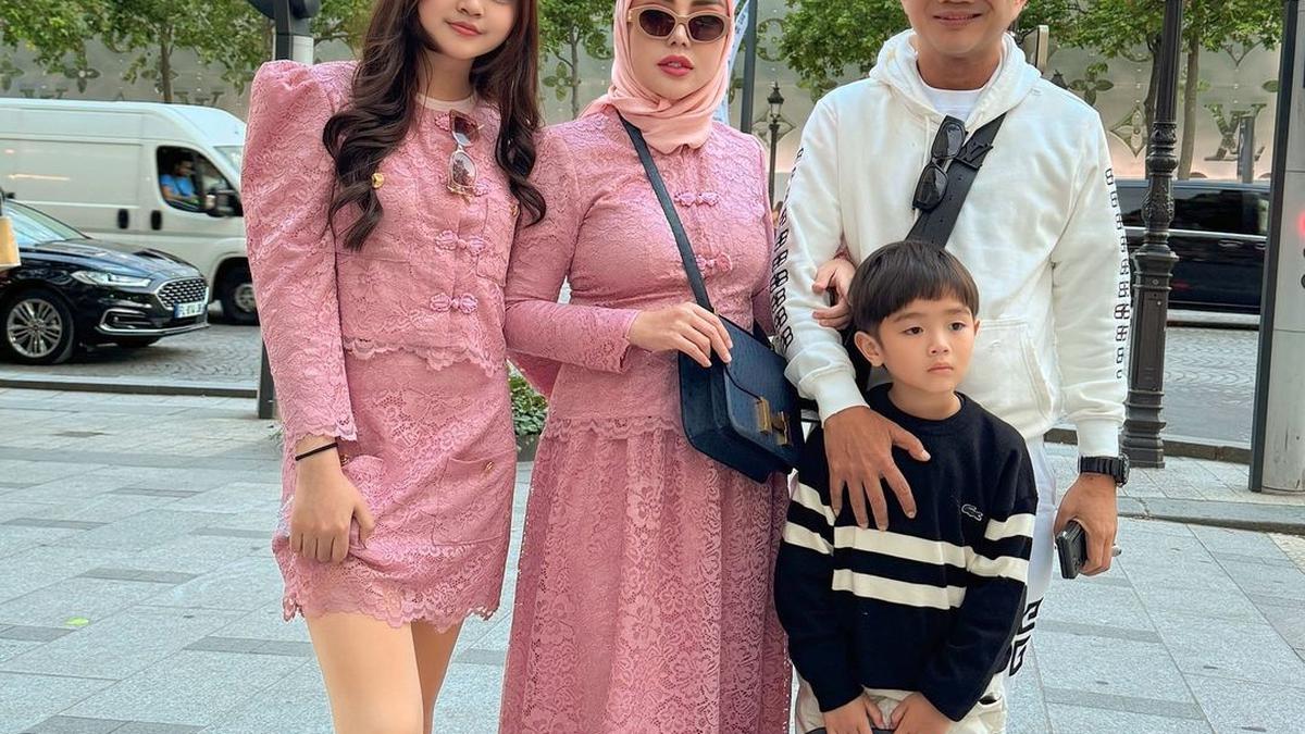 Foto-foto Bella Shofie Pergi Liburan ke Paris Bersama Keluarga, Kompak ...