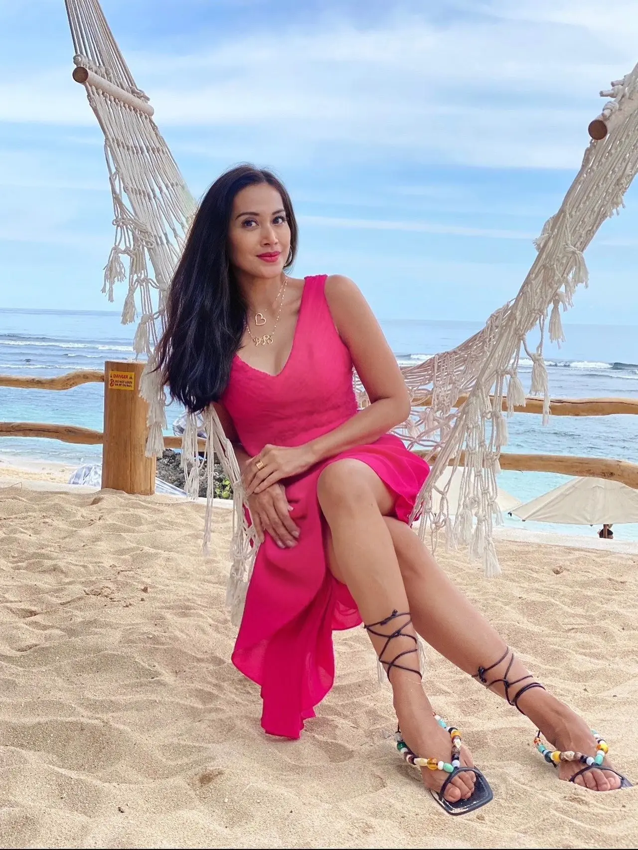 Berusia 51 Tahun, Ini 7 Potret Diah Permatasari di Pantai yang Selalu ...