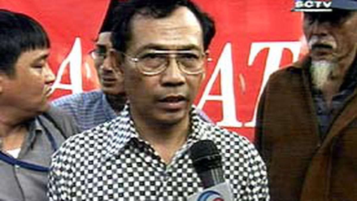 Forum Revolusi 2002 Berdemo di Mabes Polri - News Liputan6.com