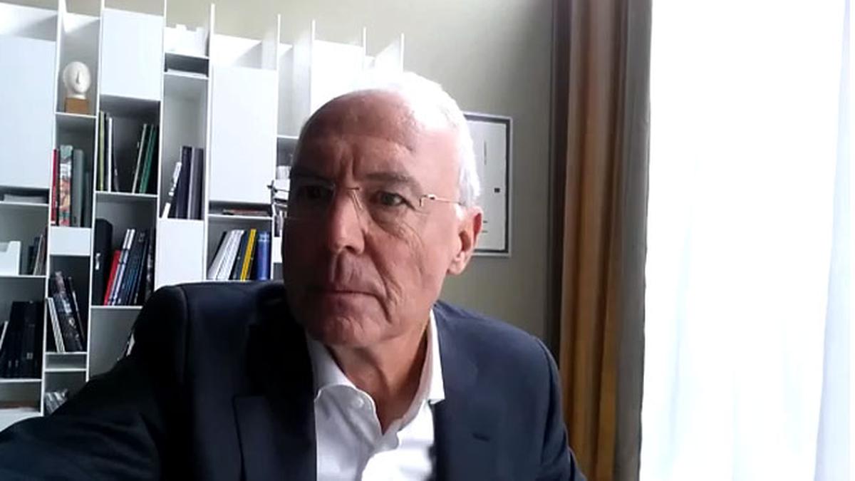 [VIDEO] Hiii... Legenda Jerman Didatangi Alien - Bola Liputan6.com